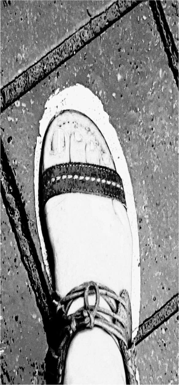 Shoeprints on pavement | MABIKAs Foundation